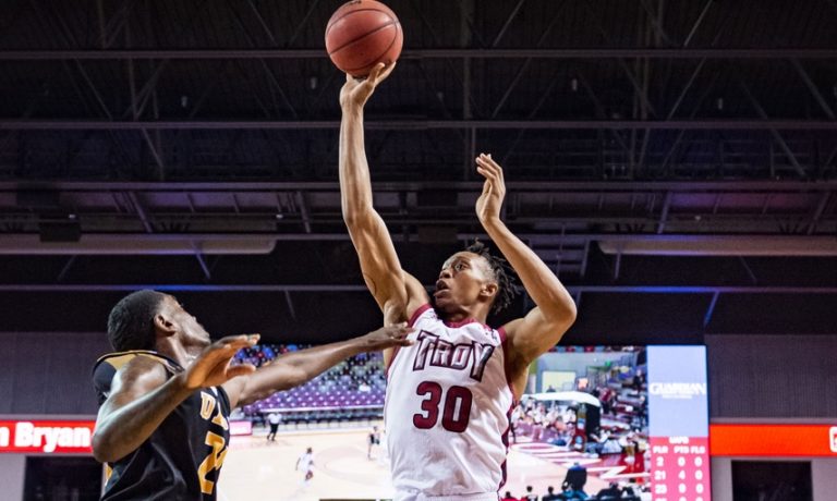 Alex Hicks neuer RSV-Big Man – RSV Eintracht Basketball